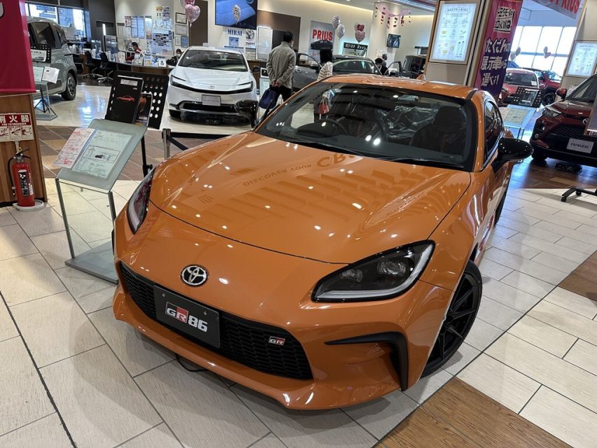売り切れ必至！トヨタ GR86 特別仕様車RZ“10th Anniversary Limited”(フレイムオレンジ)が展示販売中！ - Evening Sky Engine【BMW ...